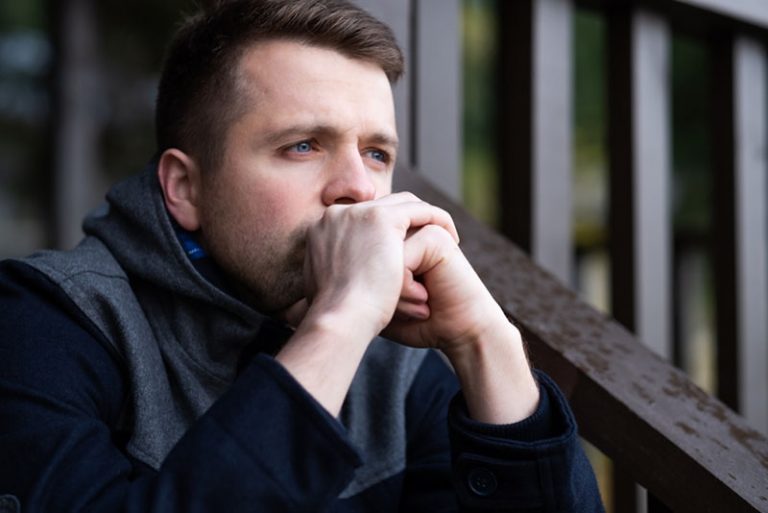 Quand Un Homme Est Amoureux Il Fuit La Femme Qui Lui Plaît, Pourquoi?