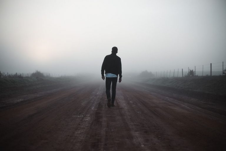 Quand Un Homme Est Amoureux Il Fuit La Femme Qui Lui Plaît, Pourquoi?