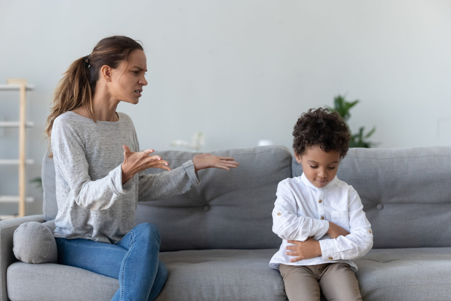 Les Parents Autoritaires Génèrent-Ils Des Conséquences Négatives